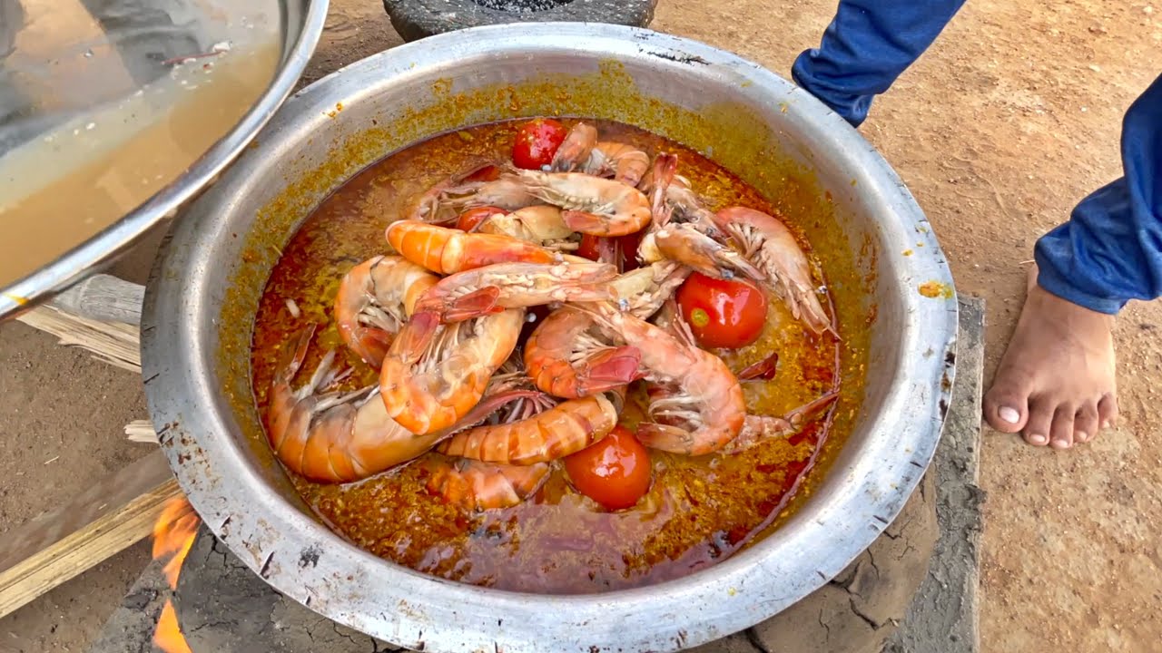 Bade Bade Prawns Ka Desi Cooking - YouTube