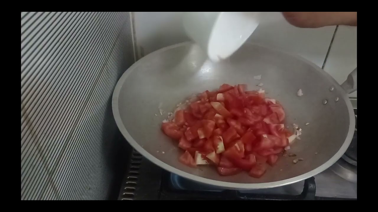 Garlic friend rice at ginisang kamatis with egg good for breakfast ...