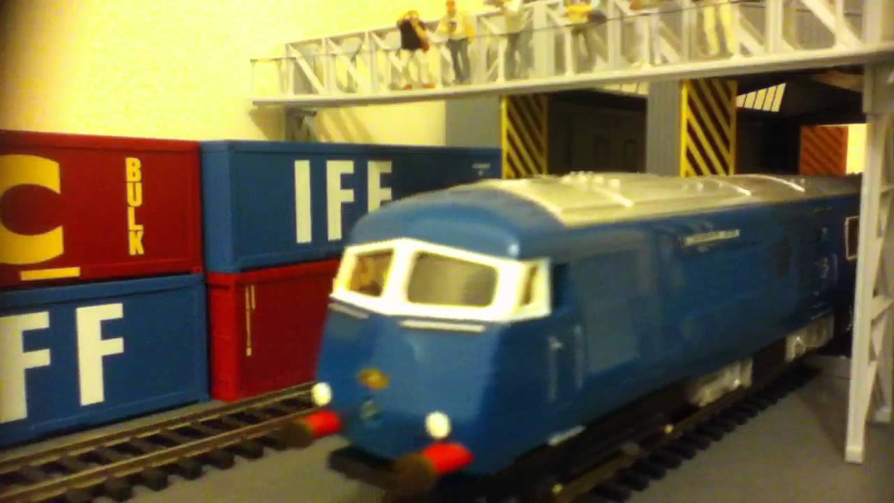 Original Triang Hornby Blue Pullmans, side by side DCC fitt - YouTube