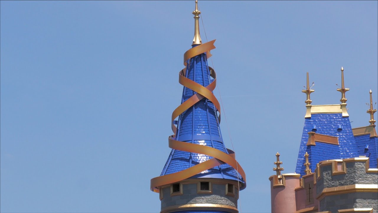 First Turret Ribbon Added To Cinderella Castle For Magic Kingdom 50th ...