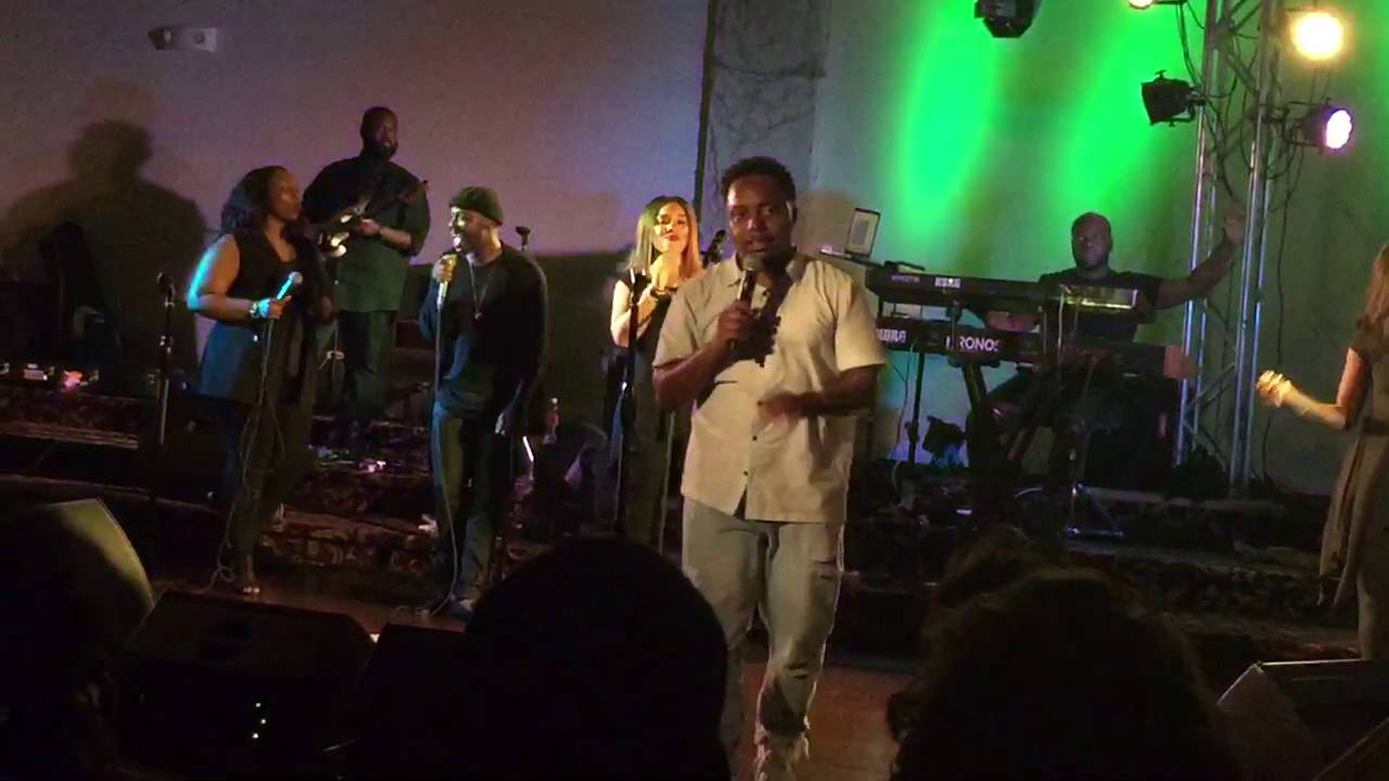 Deon Kipping "Something to Talk About" Praise Break - YouTube