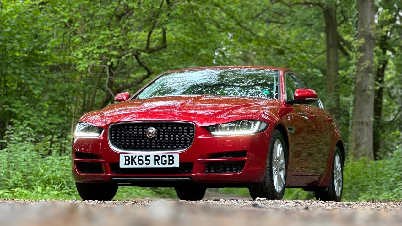 Jaguar XE Prestige 2.0t Italian racing red - YouTube