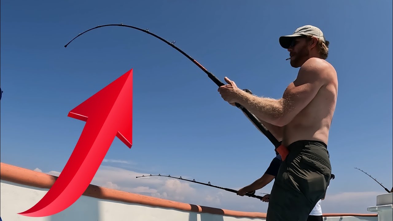 INSANE ACTION Fishing 20 Miles out in the Gulf of Mexico... [Red ...
