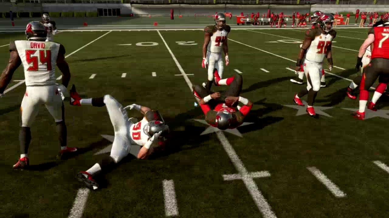 Madden NFL 19 - Horrifying spinal injury - YouTube
