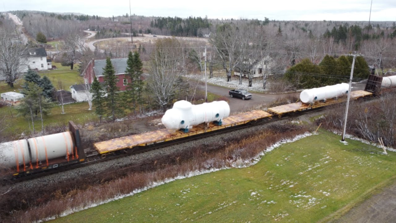 Nice Aerial View in 4K! Some nice loads on a Long Manifest Trian CN 305 ...