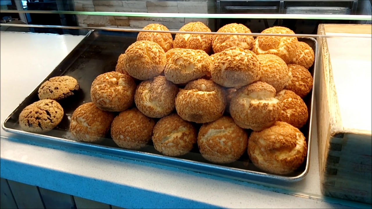 Chez Choux- Cream Puffs @ Shanghai Pudong Airport - YouTube