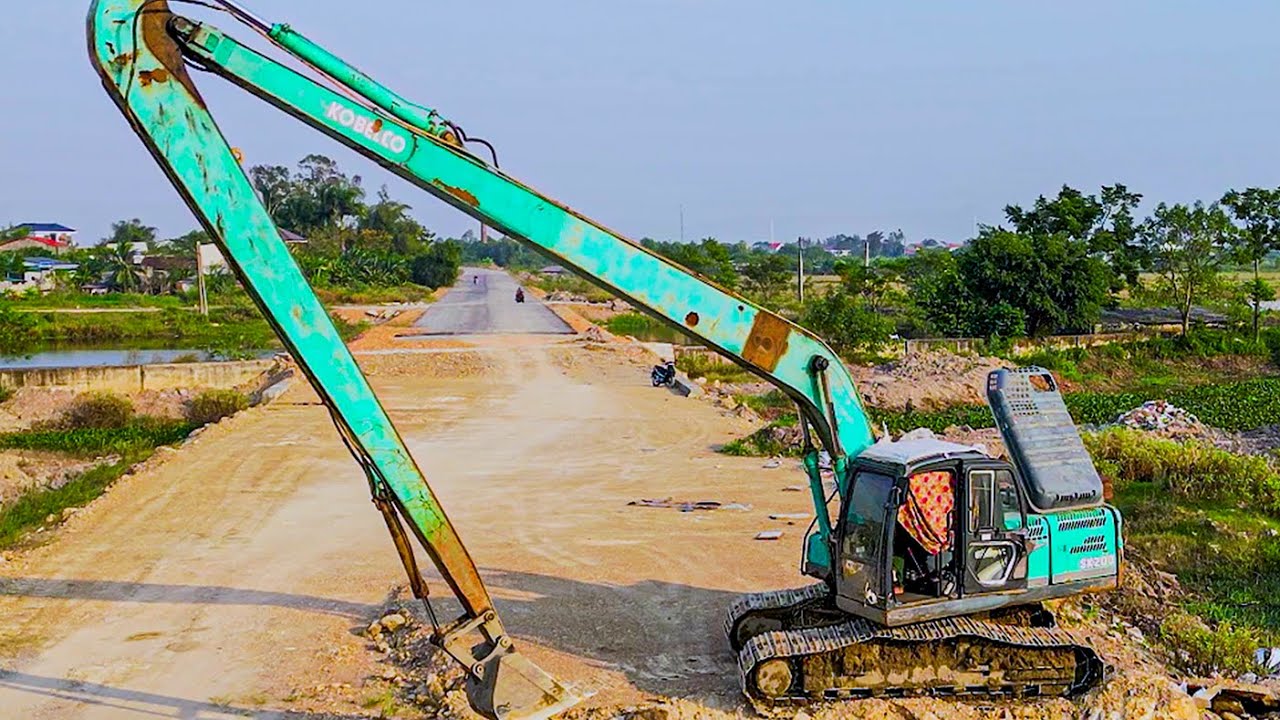 🔴 Excavator Long Reach Kobelco SK250 Loading Trucks - Big Excavator ...