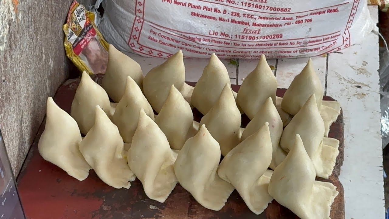 Handmade veg Samosa Street food Mumbai - YouTube