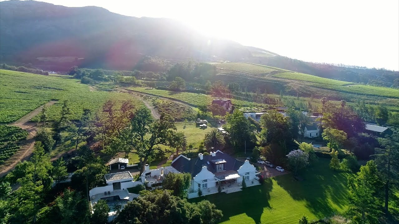 Top Billing escapes to the spectacular Homestead at Oldenburg Vineyard ...