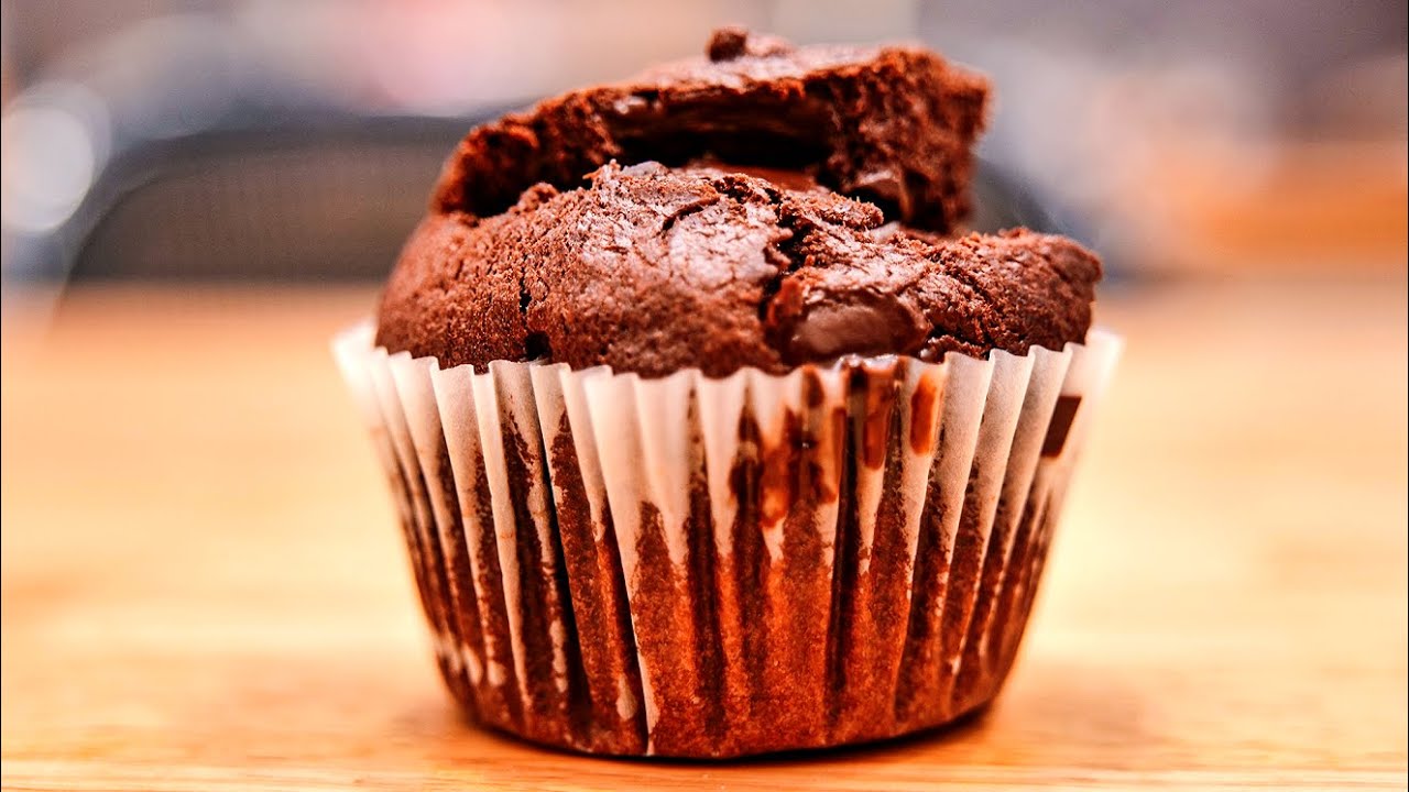 チョコレートチップマフィン Chocolate Chip Muffins - Yogi Fam - YouTube