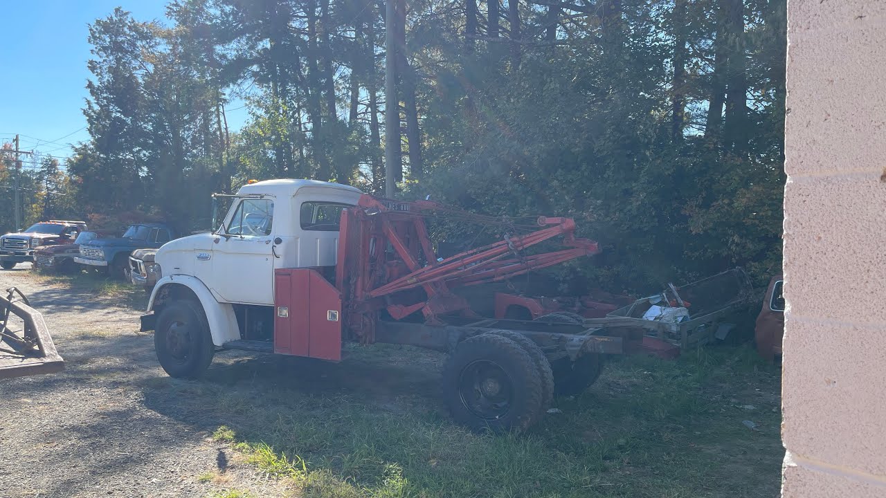 Placing a Holmes 650 Wrecker boom on a 1968 Ford N-style - YouTube