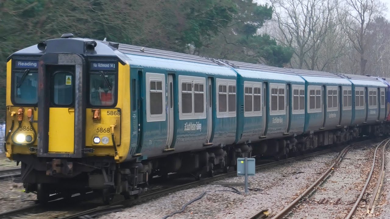 SWR Class 455s - BR Blue 455868 + 455708 Arrives At Ascot For Reading ...