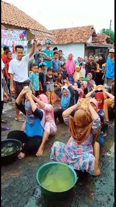 VIRAL!! lomba agustusan emak emak ngapak #shorts - YouTube