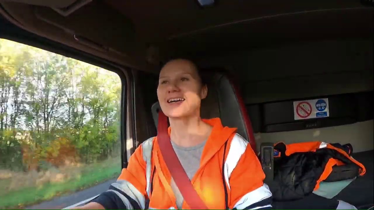 A day in a life of female tarmac tipper driver in UK 13/10/20 - YouTube