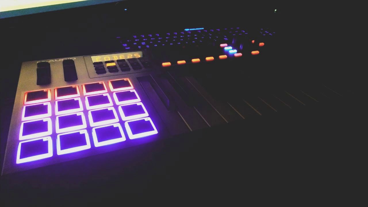 M-Audio Code 25 Test - YouTube