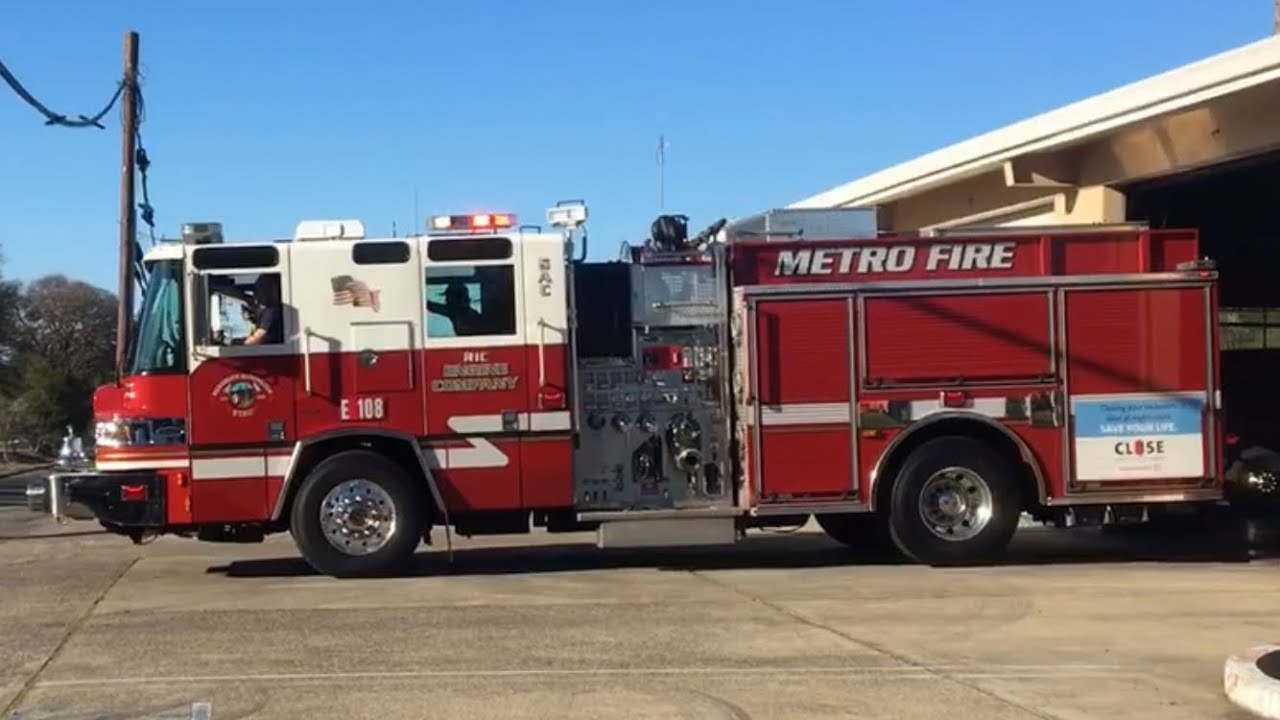 Sacramento Metro Fire Engine 108 Responding - YouTube
