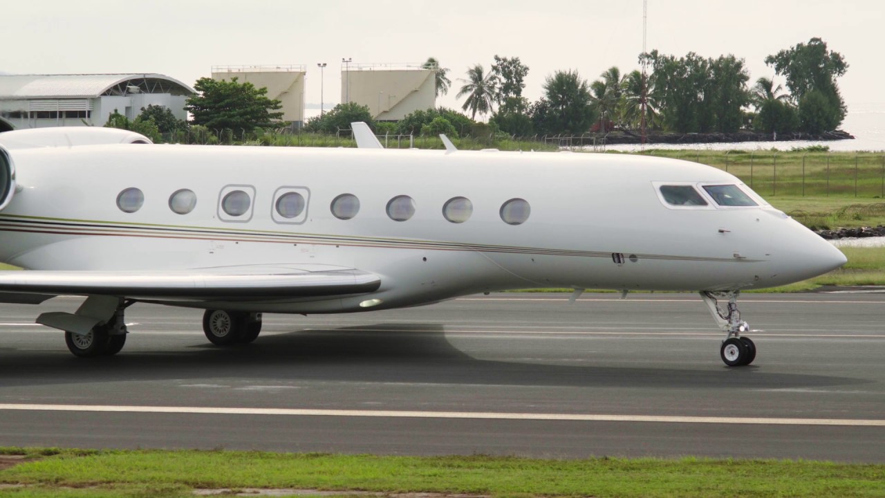 Gulfstream G650 (N540W). Landing in Tahiti after some tests. 03:30PM ...