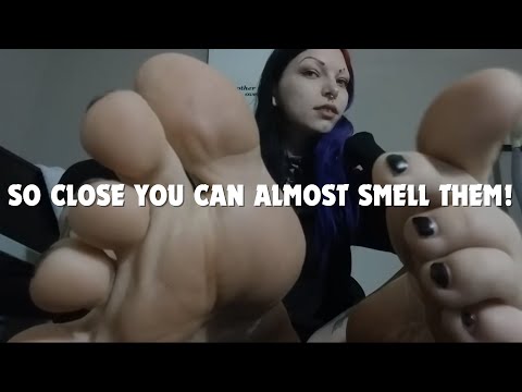 👣 Gothic Beauty's Smelly Sole Tease | Wrinkled Soles & Black Toes 💀