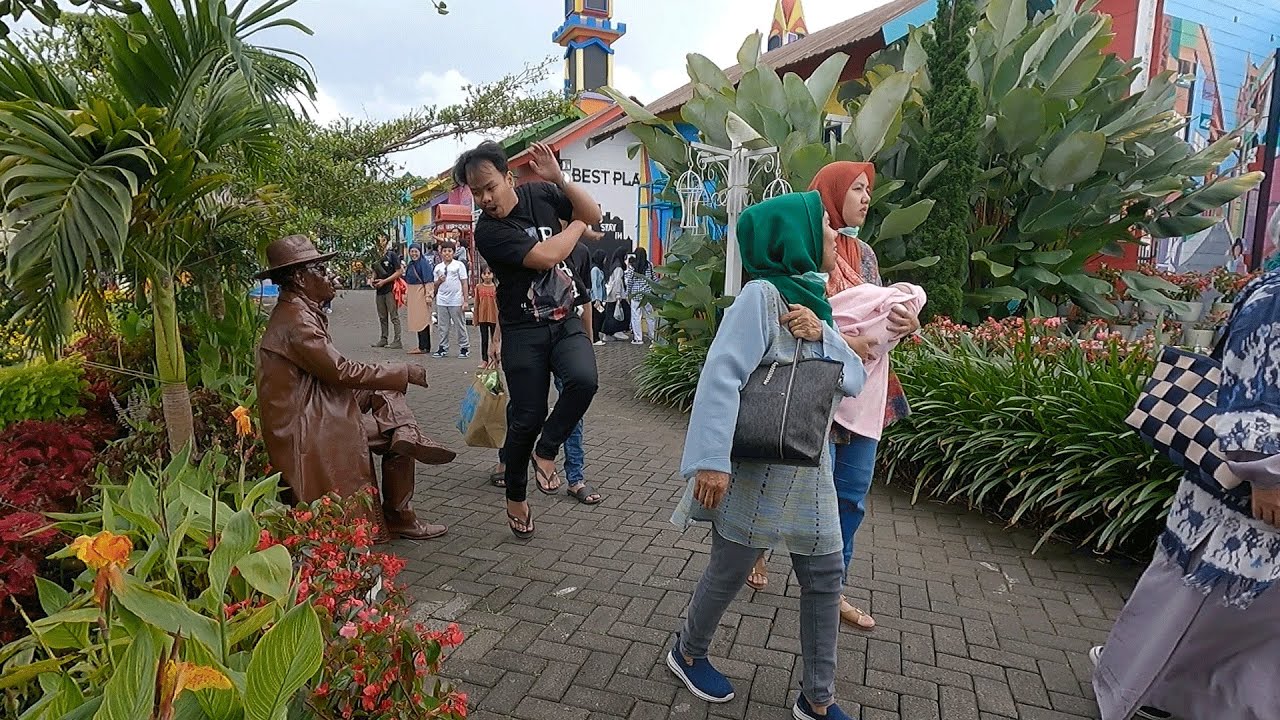 Lelucon patung manusia || Sampai loncat... - YouTube