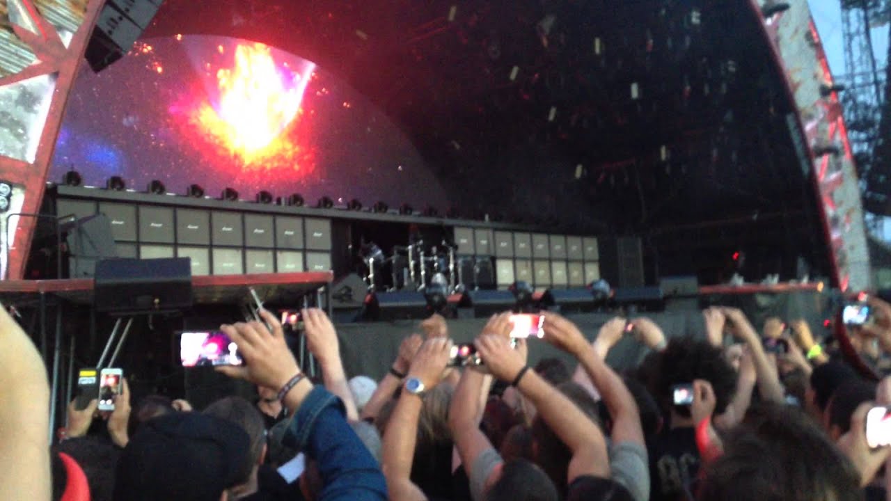 AC/DC - Intro + Rock or Bust - live @spielberg, Austria 2015 - YouTube