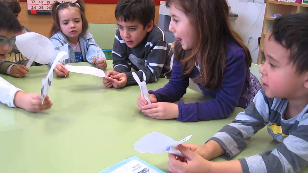 Telling the story with puppets - YouTube