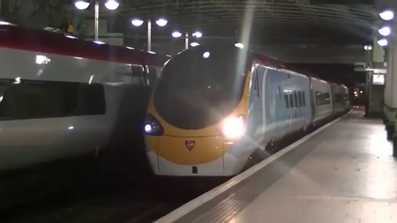 Virgin Trains 390013 #penguilino Christmas train 2015 at Manchester ...
