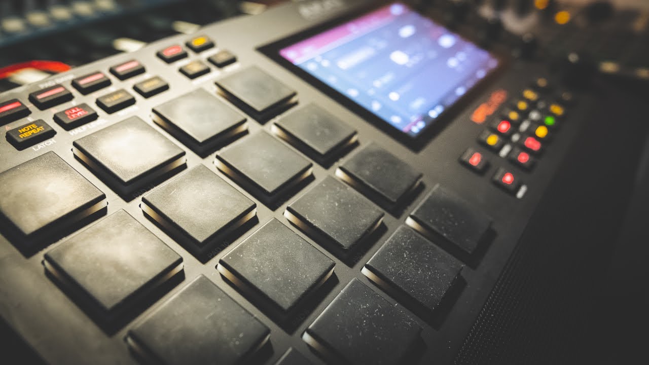 Akai Mpc Live 2, Finger Drumming, Studio Jam. Vocal Bars on Pads and ...
