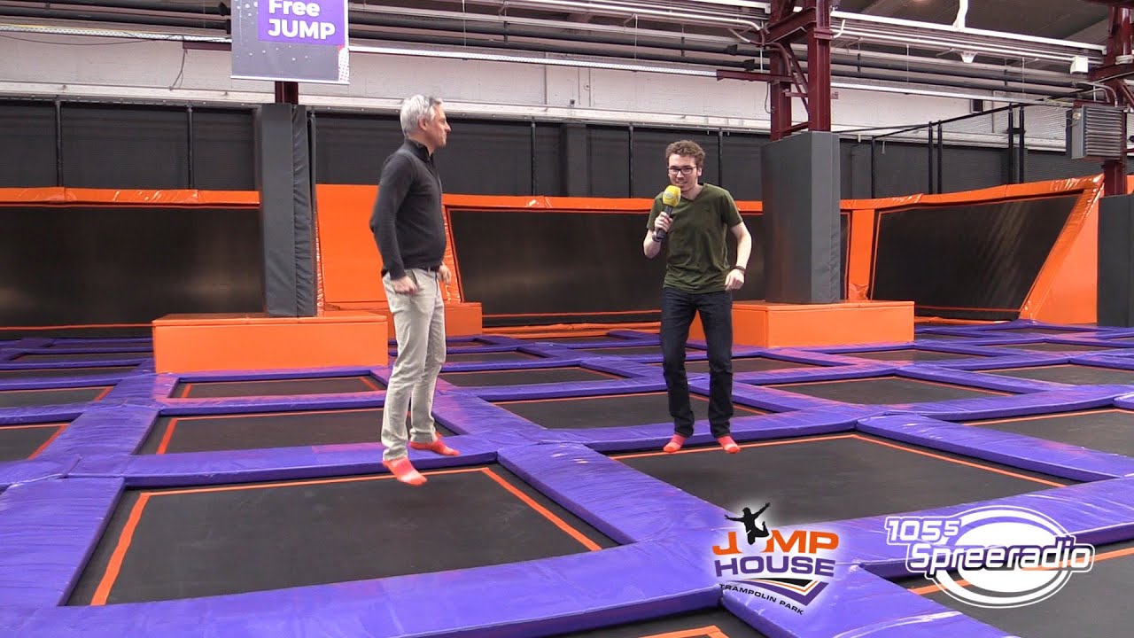 Online-Max testet das JUMP House - YouTube