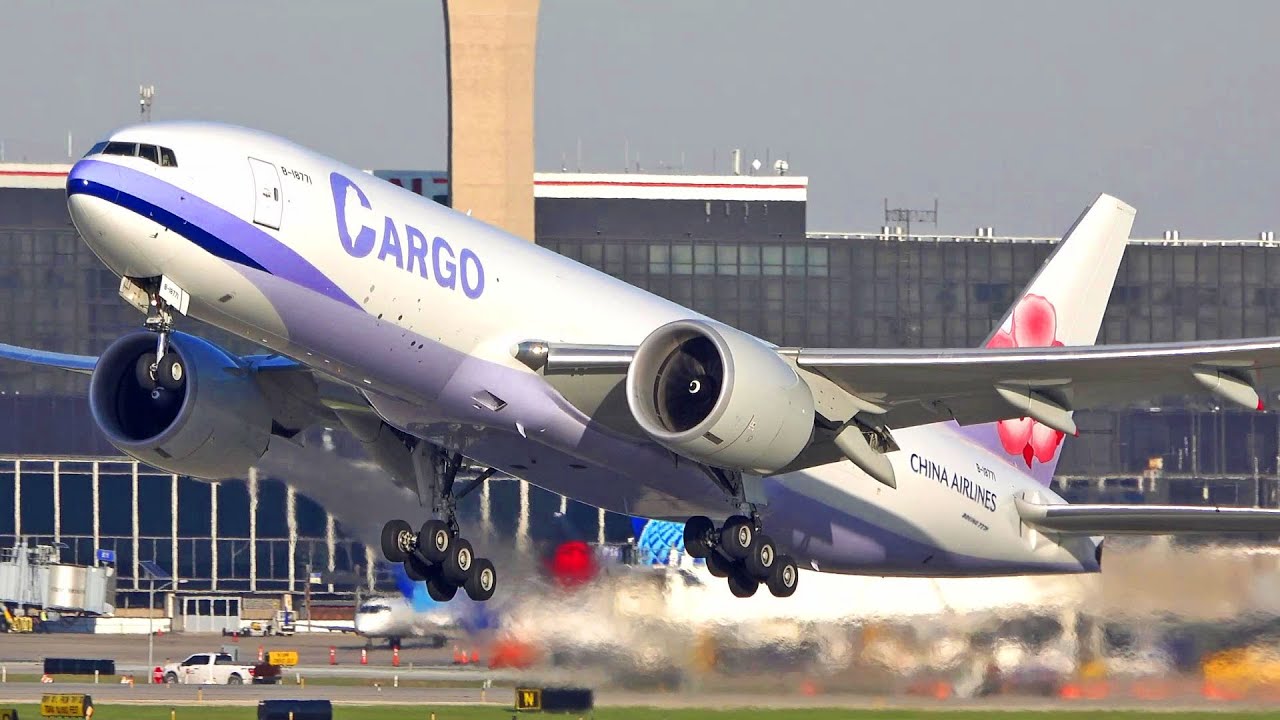 (4K) Beautiful Plane Spotting at CHICAGO O' HARE | 747, 777, 787 - YouTube