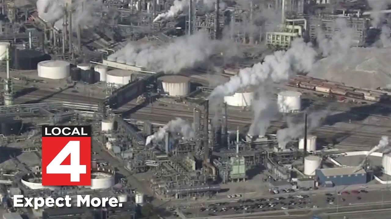 200 Teamsters strike at Marathon refinery in Detroit - YouTube