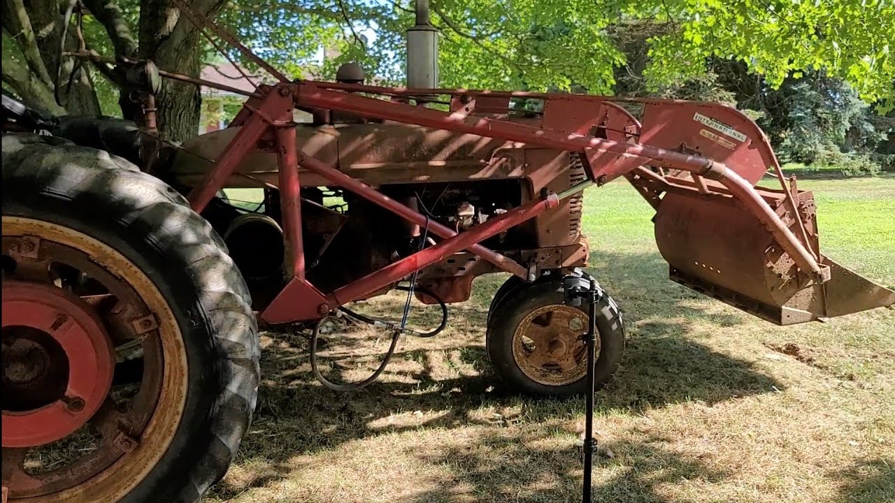 1943 Farmall H , Installing The Model 33A Loader - YouTube