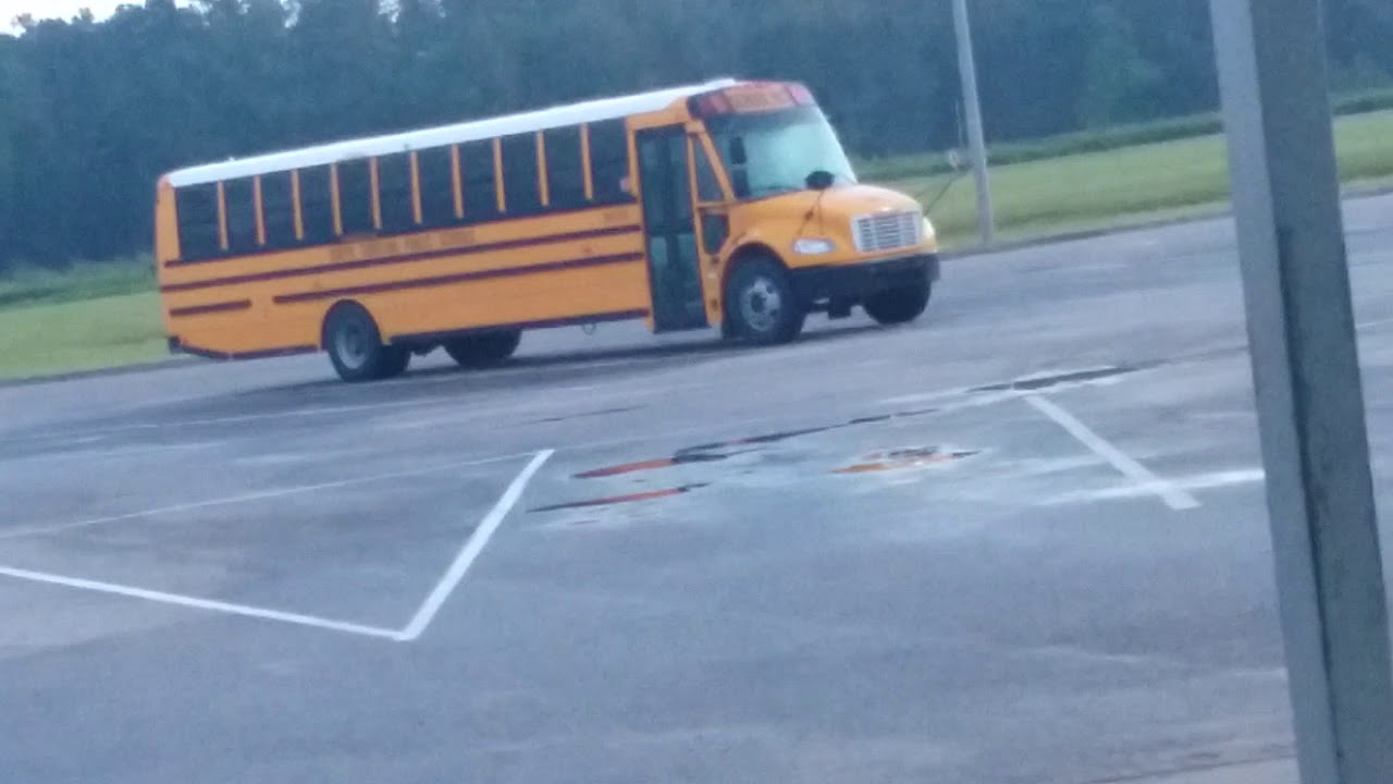 Bus 26 a arriving at school - YouTube