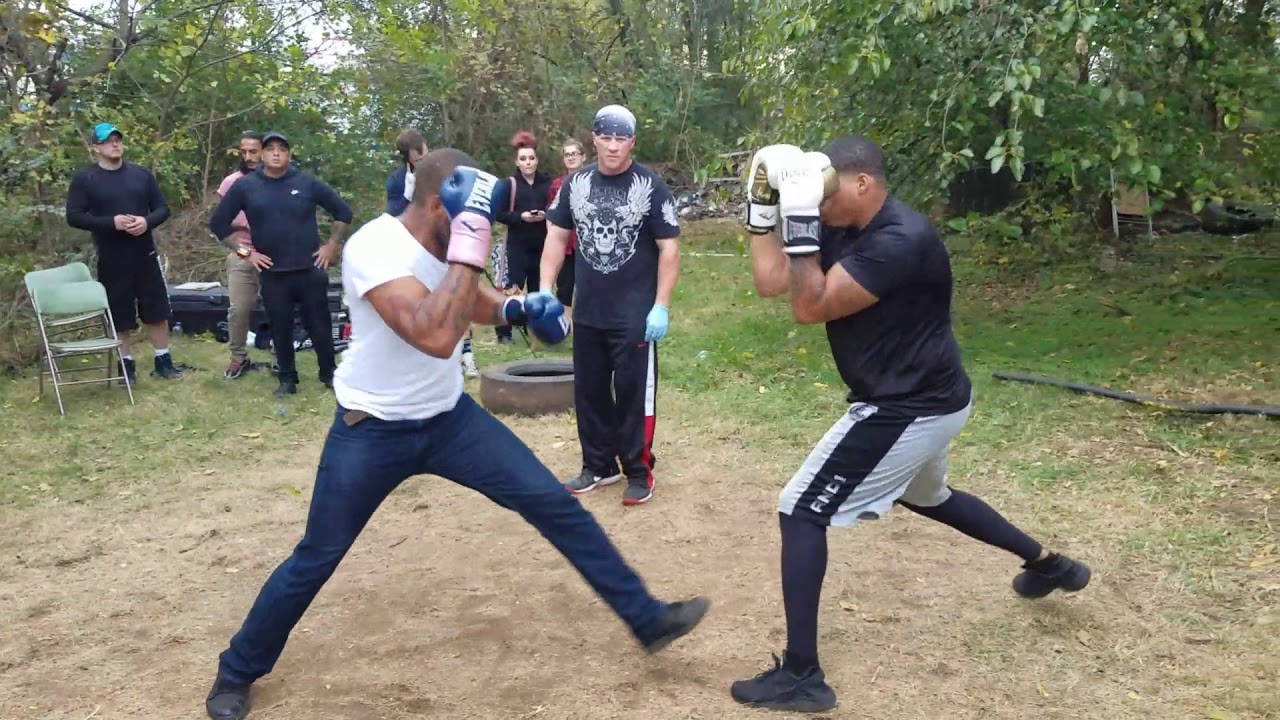 STREETBEEFS LONE WOLF VS BLACK SUPERMAN BOXING MATCH - YouTube