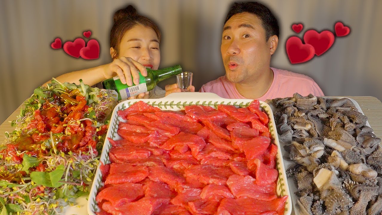ASMR Mukbang 뭉티기 육사시미 육회 천엽 소주 술 먹방 Raw beef COW INNARD soju (야식부부 ...