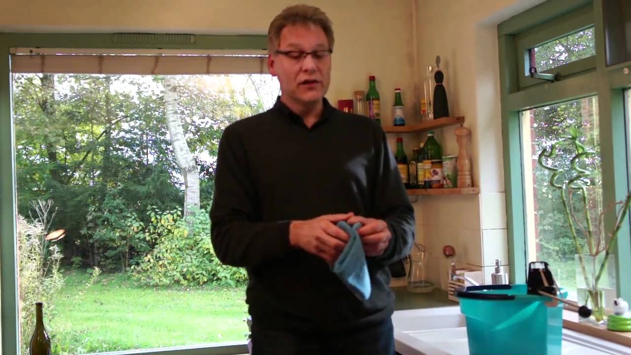 Instructie film uitwringen m.b.v. miniwringer - YouTube