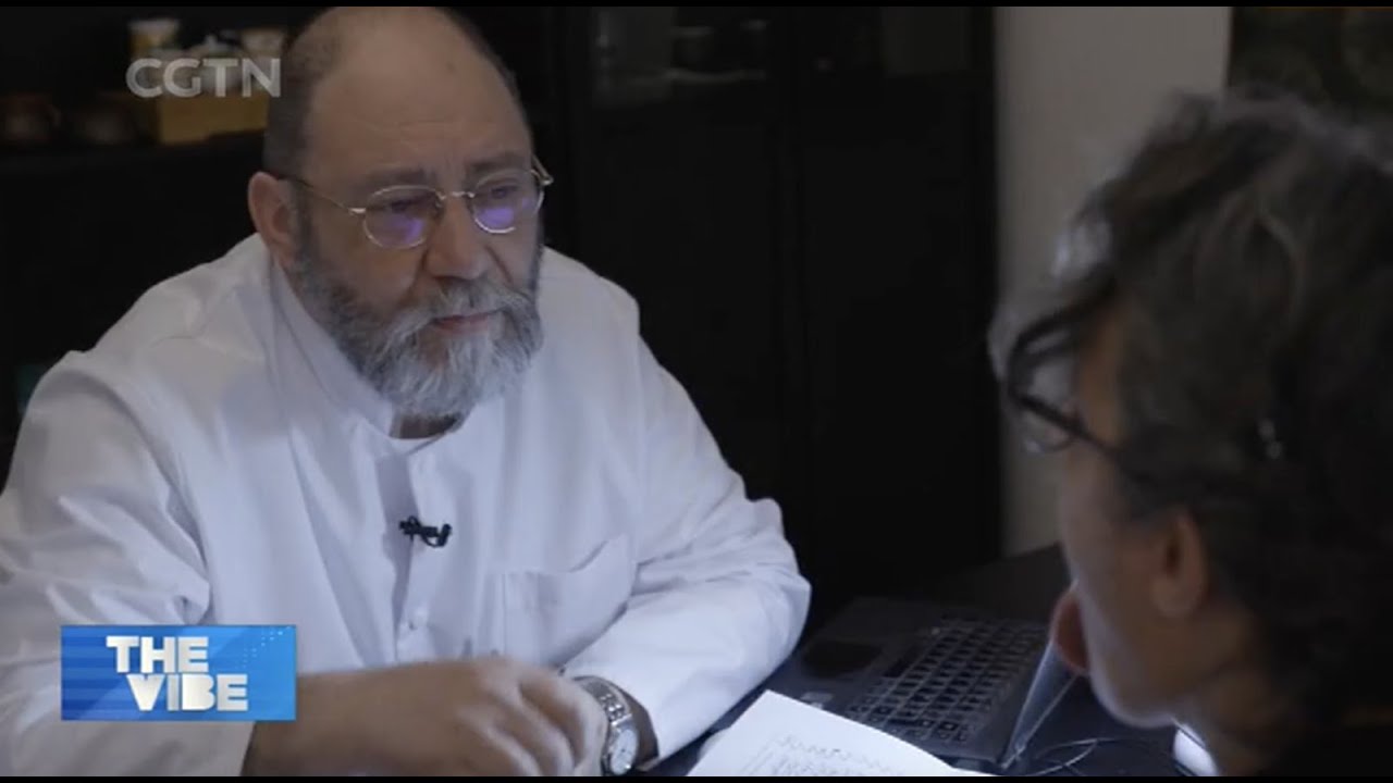 French doctor practicing and teaching TCM treatment - YouTube