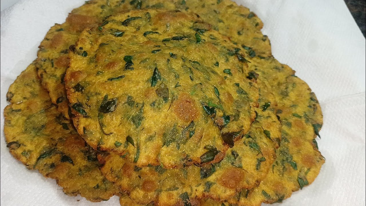 मक्के के आटे की खस्ता और नमकीन पूरी | makke ke aate ki Namkin puri ...