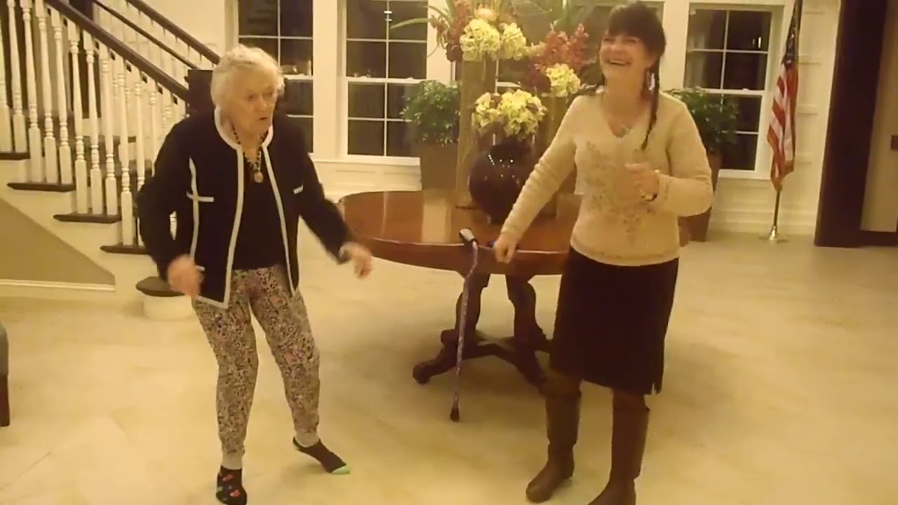 Gobble Gobble Thanksgiving Dance - YouTube