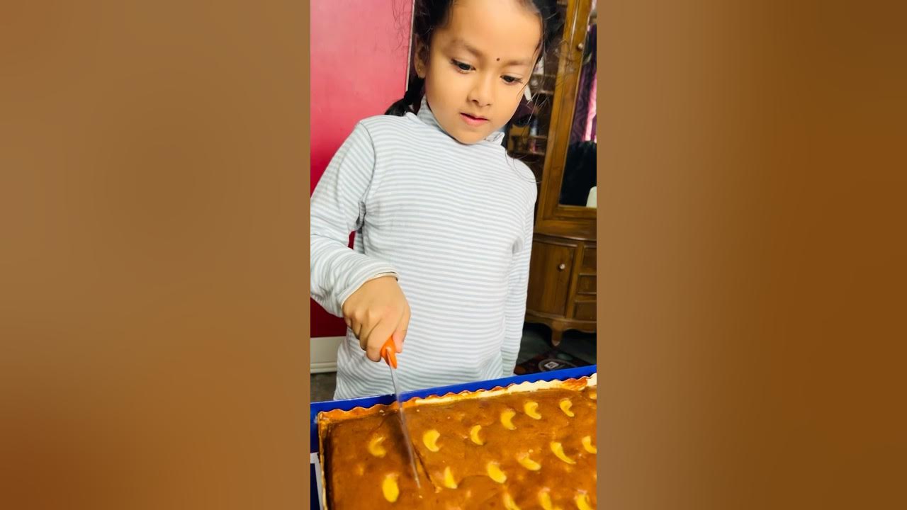 Meow er Santa ki gift dilo meow k?? Merry Christmas sobai k !! Kemon katchey tomader Christmas ...