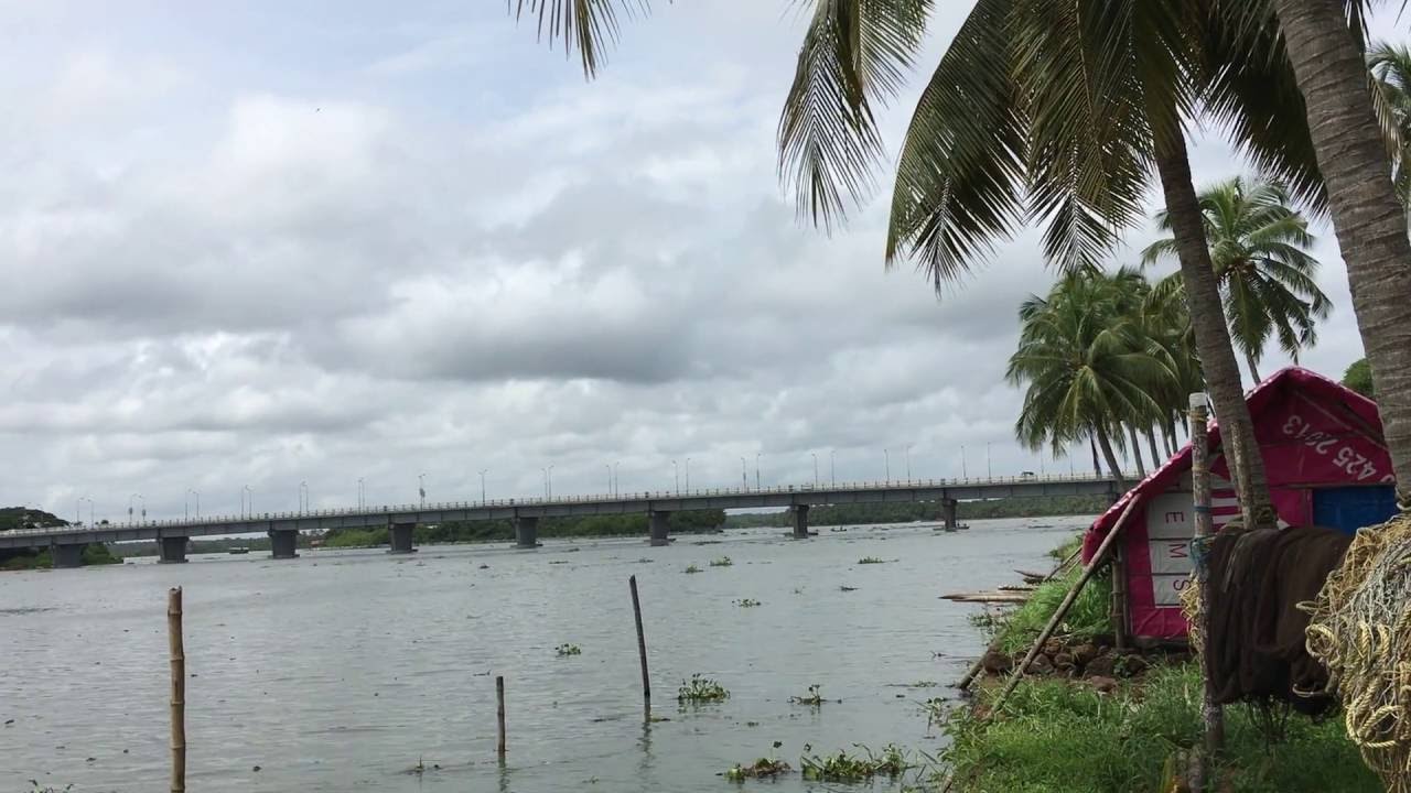 Boating through Chettuva Backwaters near Chavakkad - YouTube
