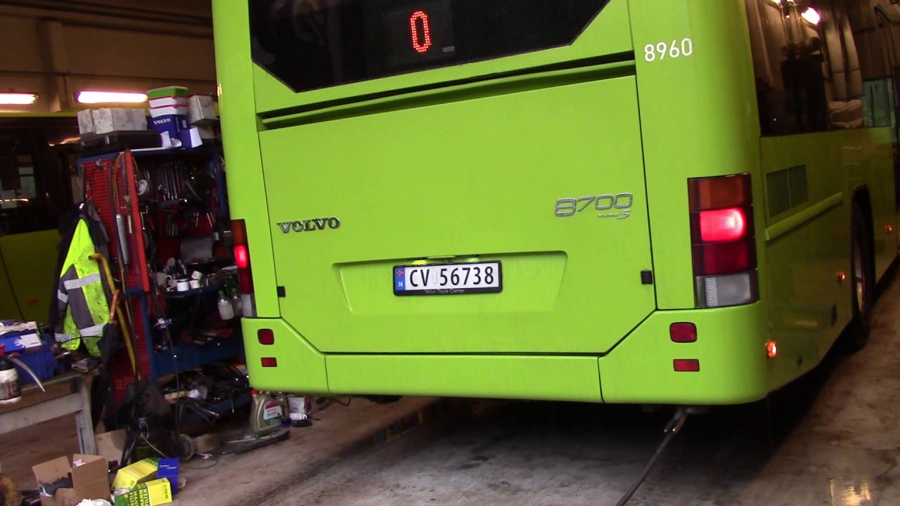 Volvo B12BLE-8700 revving! - YouTube