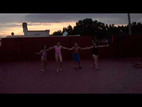 martu, nacho , fiore y agos  recibiendo el 2017