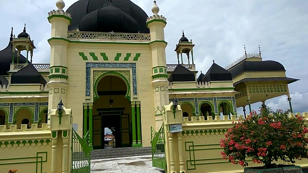 Eksplor Tanjung Pura : Masjid Azizi - YouTube