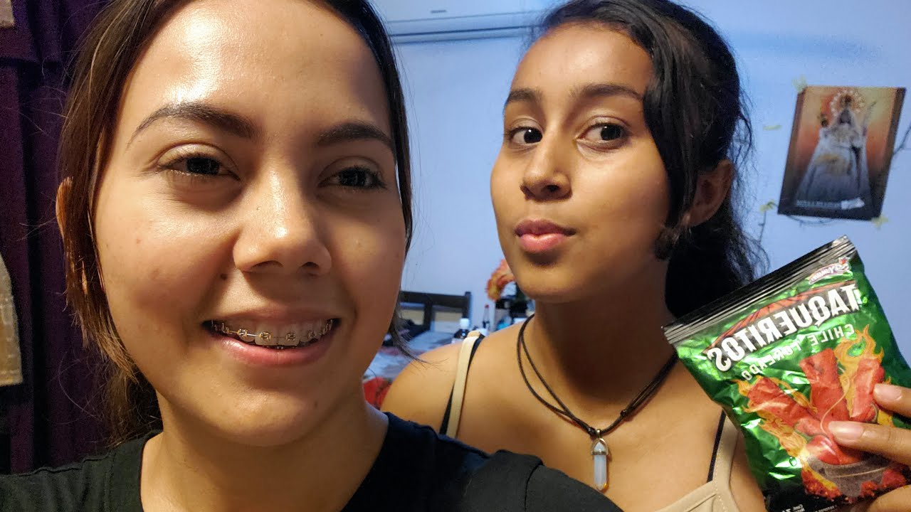 Las Chicas En Una Pijamada - YouTube