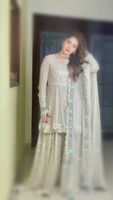 Neelum Muneer #neelammuneer #neelam #music #song #love #pakistani # ...