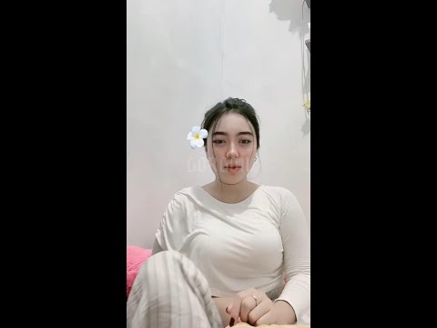 Neng reva padat berisi live tiktok