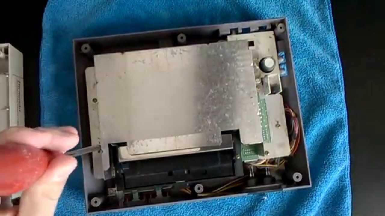NES Teardown and Cleanup (Part 1 of 4) - YouTube