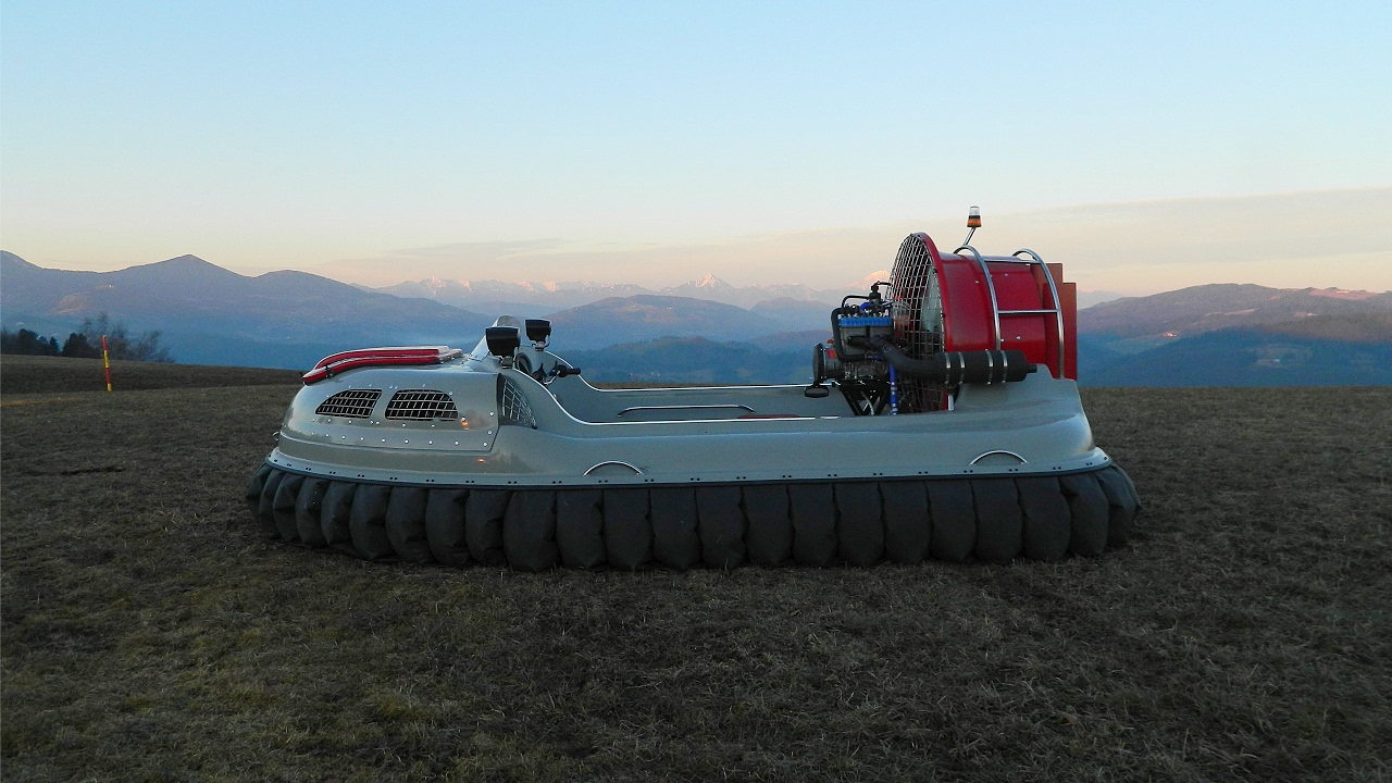 Twin engine hovercraft on top of the hill - YouTube