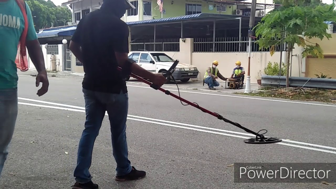look for a manhole TM with a metal detector ~ PKP. ENt - YouTube