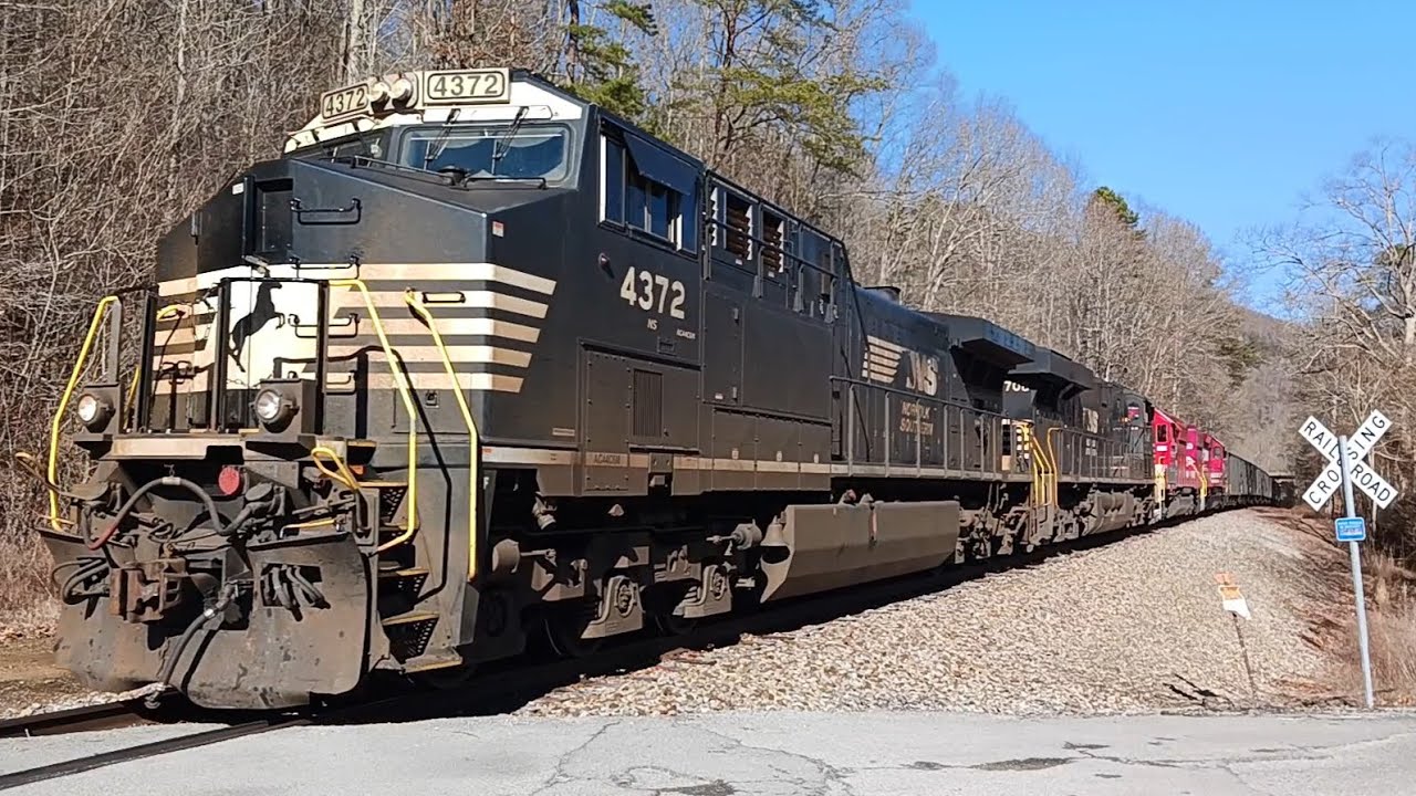NS 4372 leads long coal train!! - YouTube